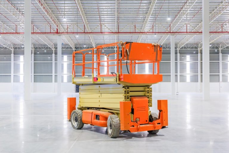 How to Operate a Scissor Lift and How to Get Certified